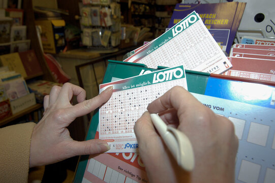Zahlenlotto Billeder – Gennemse 264 stockfotos, vektorer og videoer ...