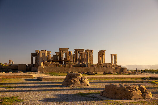 Takht-E-Jamshid bilder – Bläddra bland 7,491 stockfoton, vektorer och ...