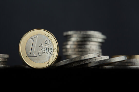 "One Euro" Bilder – Durchsuchen 6,688 Archivfotos, Vektorgrafiken und ...