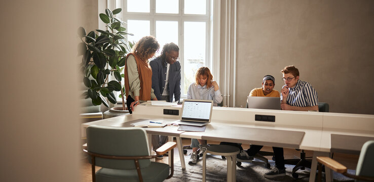 รูปภาพ"Working – เลือกดูภาพถ่ายสต็อก เวกเตอร์ และวิดีโอ7,910,315 ...