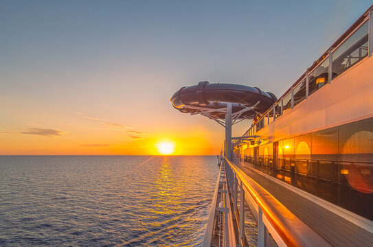 รูปภาพLayover – เลือกดูภาพถ่ายสต็อก เวกเตอร์ และวิดีโอ21,505 | Adobe Stock