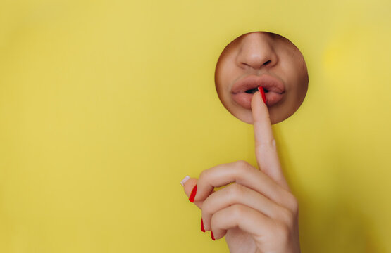 Fingerloch Bilder – Durchsuchen 26,194 Archivfotos, Vektorgrafiken und ...