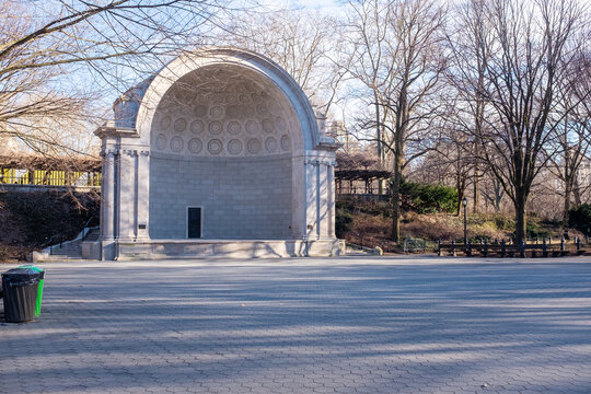 Bandshell Képek – Böngésszen 7,261 stockfotókat, vektorokat és videókat ...