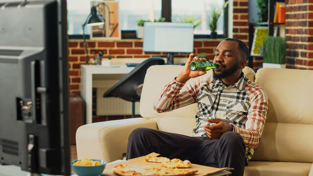 Binge Watching Tv Images – Browse 4,065 Stock Photos, Vectors, and ... Binge Watching Tv Images – Browse 4,065 Stock Photos, Vectors, and ...