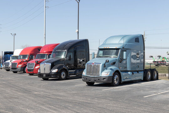 Peterbilt bilder – Bläddra bland 329 stockfoton, vektorer och videor ...