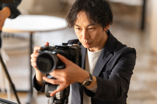 รูปภาพCinematographer – เลือกดูภาพถ่ายสต็อก เวกเตอร์ และวิดีโอ90,553 ...