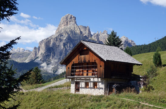 Pralongia Bilder – Durchsuchen 242 Archivfotos, Vektorgrafiken und ...