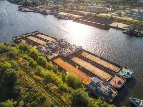 Barges Bilder – Durchsuchen 7,719 Archivfotos, Vektorgrafiken und ...
