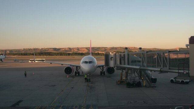 "Jet Bridge" Images – Browse 5,493 Stock Photos, Vectors, and Video ...