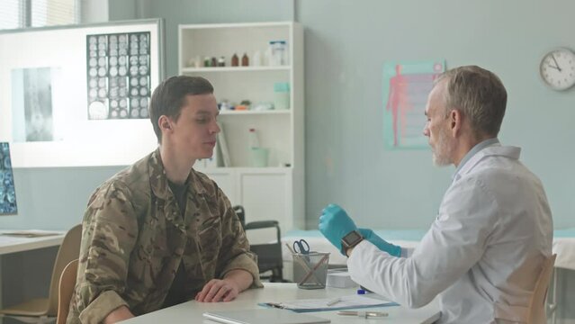 Imágenes de "Military Doctor": descubre bancos de fotos, ilustraciones ...
