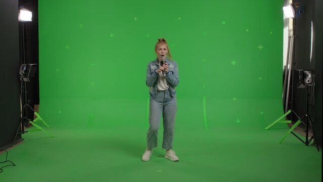 Green Screen Singing Images – Browse 3,255 Stock Photos, Vectors, and ...