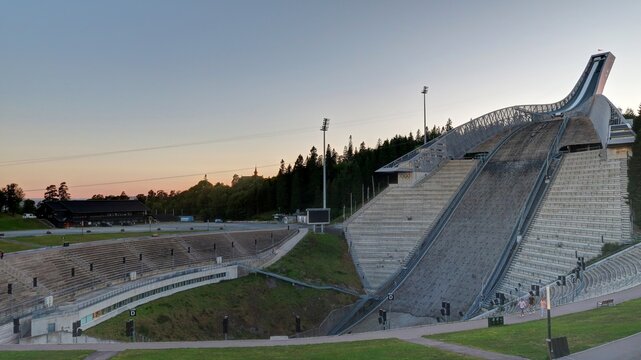 รูปภาพHolmenkollen – เลือกดูภาพถ่ายสต็อก เวกเตอร์ และวิดีโอ946 | Adobe ...