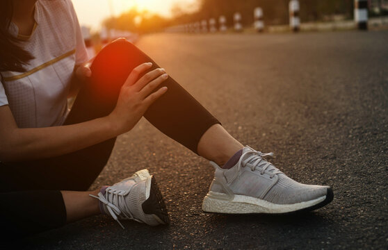 Muskelkrampf Bilder – Durchsuchen 122,587 Archivfotos, Vektorgrafiken ...