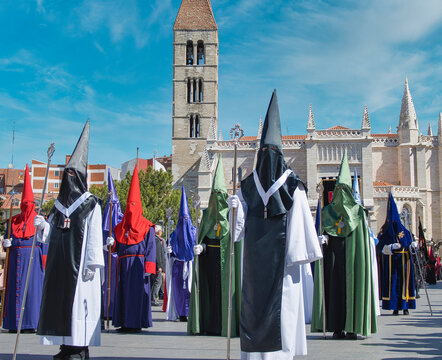 Capirotes Imagens – Procure 889 fotos, vetores e vídeos | Adobe Stock