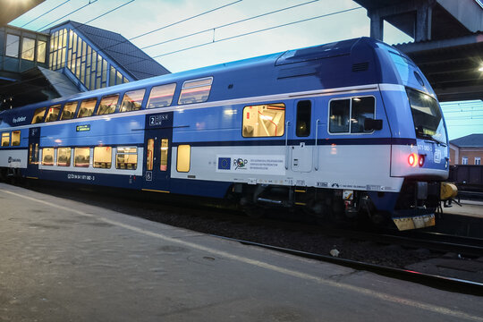 "Double Decker Train" Images – Browse 370 Stock Photos, Vectors, and ...