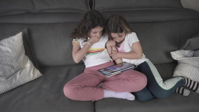 Inappropriate 影像 – 瀏覽 12,192 個素材庫相片、向量圖和影片 | Adobe Stock