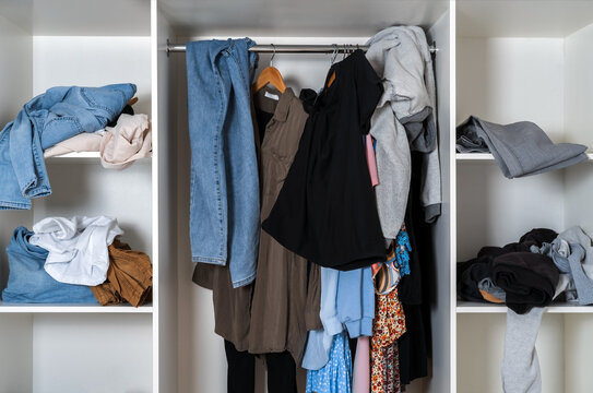 Imágenes de "Stack Of Clothes": descubre bancos de fotos, ilustraciones ...