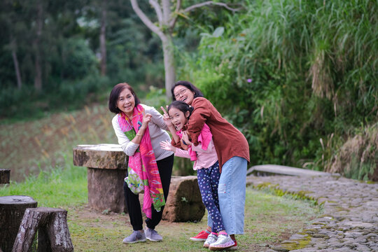 Cucu bilder – Bläddra bland 135 stockfoton, vektorer och videor | Adobe ...