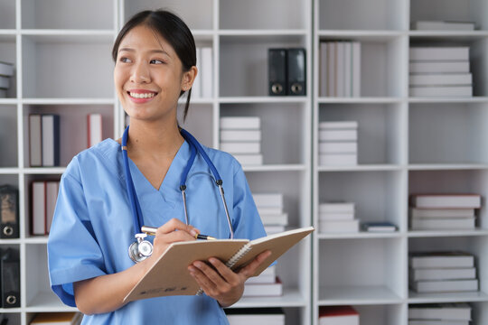 College Student Nursing Images – Browse 71,232 Stock Photos, Vectors ...