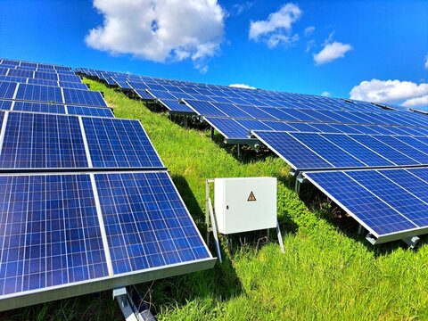 รูปภาพPhotovoltaikmodule – เลือกดูภาพถ่ายสต็อก เวกเตอร์ และวิดีโอ184 ...