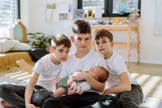 4 Brothers-Bilder: Stock-Fotos & -Videos. | Adobe Stock