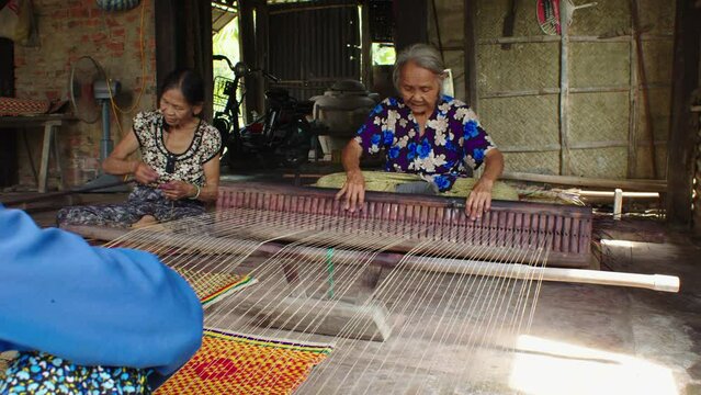 Weaving Process"」の写真素材 | 45件の無料イラスト画像 | Adobe Stock