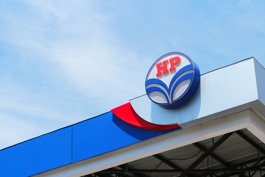 HPCL Profit Falls 25% to ₹2,709 cr