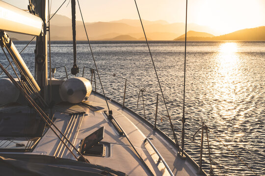 "Sailing Away" Bilder – Durchsuchen 150 Archivfotos, Vektorgrafiken und ...