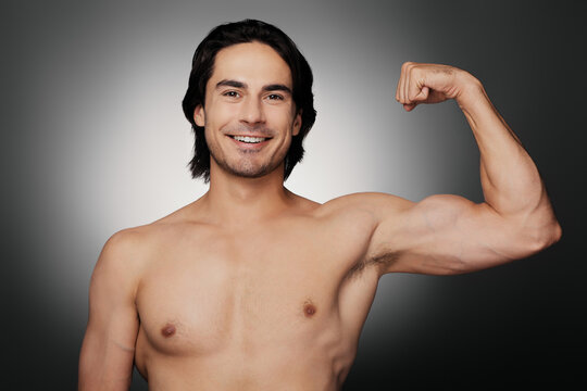 รูปภาพ"Flexing Muscles" – เลือกดูภาพถ่ายสต็อก เวกเตอร์ และวิดีโอ22,110 ...