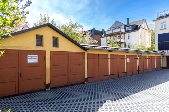 「Hinterhof」の写真素材 | 3,150件の無料イラスト画像 | Adobe Stock