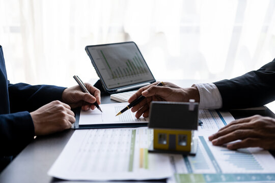 Brokerage Images – Browse 20,415 Stock Photos, Vectors, and Video ...