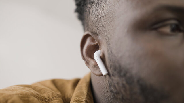 Earpod Bilder – Durchsuchen 9,702 Archivfotos, Vektorgrafiken und ...