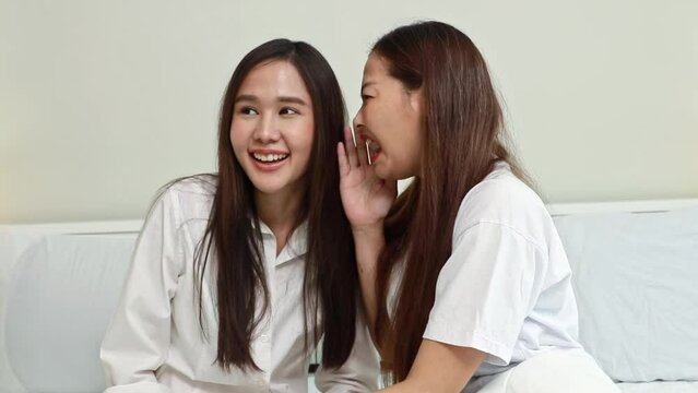 Bettgeflüster Bilder – Durchsuchen 1,495 Archivfotos, Vektorgrafiken und Videos | Adobe Stock