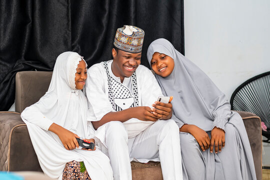 Black Muslim Family Images – Browse 7,669 Stock Photos, Vectors, and ...