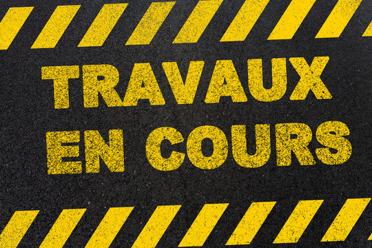 "Travaux En Cours" - Images et vidéos libres de droits | Adobe Stock
