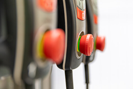 รูปภาพEmergency-Stop – เลือกดูภาพถ่ายสต็อก เวกเตอร์ และวิดีโอ220 ...