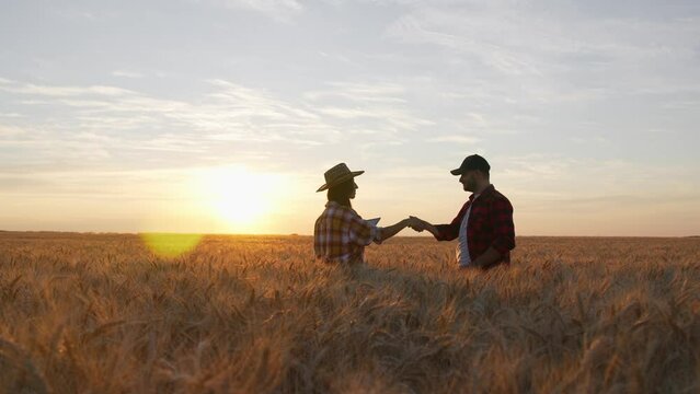 Farmer Handshake Images – Browse 5,018 Stock Photos, Vectors, and Video ...