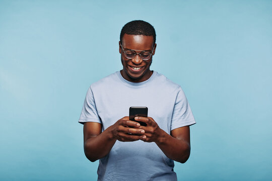 Man Texting Images – Browse 1,304,935 Stock Photos, Vectors, and Video ...