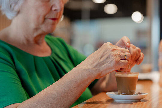 Seniors Drinking Coffee Images – Browse 56,274 Stock Photos, Vectors ...