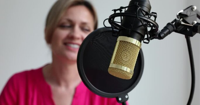 Imágenes de Locutor: descubre bancos de fotos, ilustraciones, vectores ...