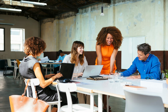 รูปภาพ"Working – เลือกดูภาพถ่ายสต็อก เวกเตอร์ และวิดีโอ8,756,845 ...