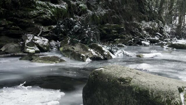 "Frozen Stream" Images – Parcourir 284 le catalogue de photos, vecteurs ...
