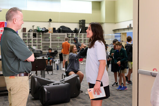 รูปภาพHeadteacher – เลือกดูภาพถ่ายสต็อก เวกเตอร์ และวิดีโอ11,230 ...