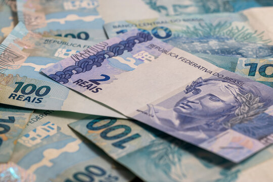 "Cem Reais" Images – Browse 587 Stock Photos, Vectors, and Video ...