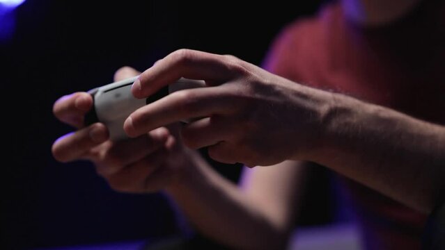 Hands Playing Video Games Images – Browse 70,177 Stock Photos, Vectors ...