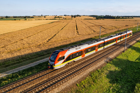 รูปภาพIntercity – เลือกดูภาพถ่ายสต็อก เวกเตอร์ และวิดีโอ25,024 | Adobe ...
