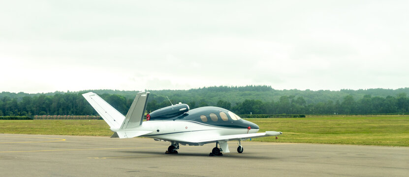 "Small Jet" Images – Browse 138 Stock Photos, Vectors, and Video ...