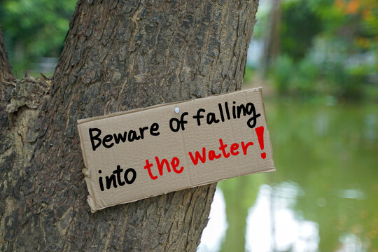 "Beware Sign" Bilder – Durchsuchen 182 Archivfotos, Vektorgrafiken und ...