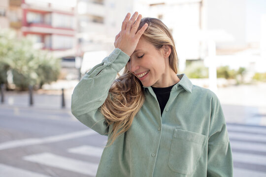 Schmatzen Bilder – Durchsuchen 34,344 Archivfotos, Vektorgrafiken und ...