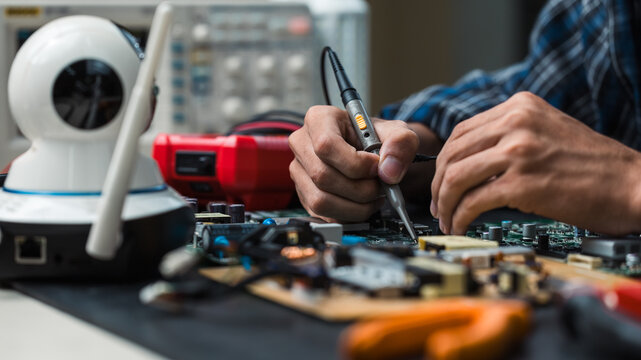 "Electronics Technician" Images – Browse 3,043 Stock Photos, Vectors ...